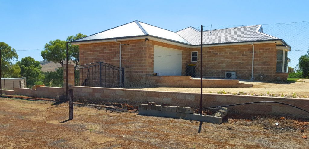 Norfolk and Tasman Block Retaining Wall - Cowra Concrete Products