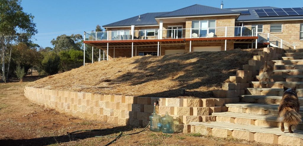 Norfolk and Tasman Block Retaining Wall - Cowra Concrete Products